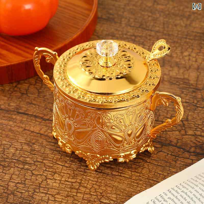 ・収納調味料タイプ: 固体調味料・スタイル: ライトラグジュアリー・カラー展開: 金色、銀色・サイズ: 缶 約14.5×10.5cm、スプーン 約2.1×10.7cm