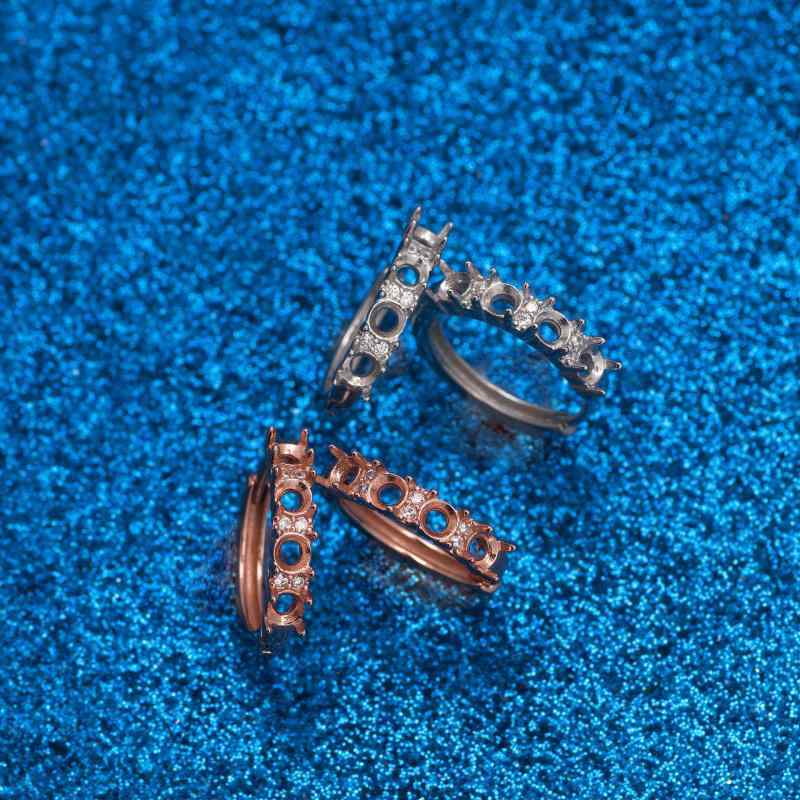 ・主な素材: シルバー・純度: S925シルバー・カテゴリ: ピアス・イヤリング・スタイル: クール、ミニマル、個性派・対象: レディース・デザイン特徴: ラインストーン・柄: 形状、パターン・カラー展開: プラチナカラー、ゴールドカラー、...