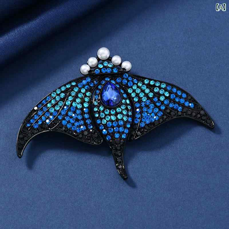 ・種類: ブローチ・スタイル: 文芸レトロ・主な素材: 亜鉛合金・デザイン: エイ・モチーフ: 動物・加工: ラインストーン・機能: 多機能、2WAY、着崩れ防止、固定・対象: ユニセックス・カラー展開: ブルー、ミックスカラー