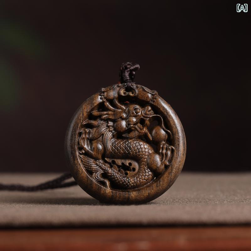 ・素材: 沈香木・カテゴリ: 手持ち置物・柄: 円形龍文様・スタイル: 古典