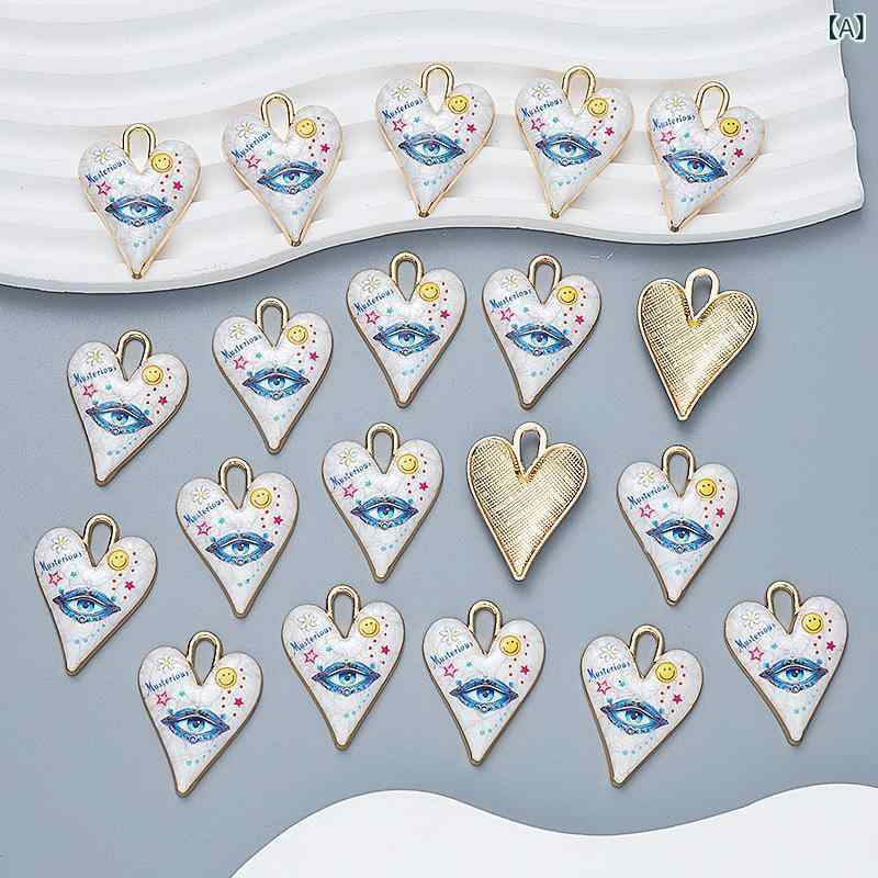 ・カテゴリ: キーホルダー・主な素材: 合金・加工方法: 電鍍・モチーフ: ハート、しずく、鈴・カラー展開: ランダムミックスカラー