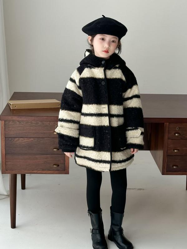 ・カテゴリ: キッズアウター・スタイル: 韓国風・性別: ユニセックス・対象年齢: 3～8歳 (身長100～140cm目安)・ネックライン: クルーネック・袖丈: 長袖・着丈: ミドル丈・柄: ストライプ・フード: フード付き・開閉: シン...