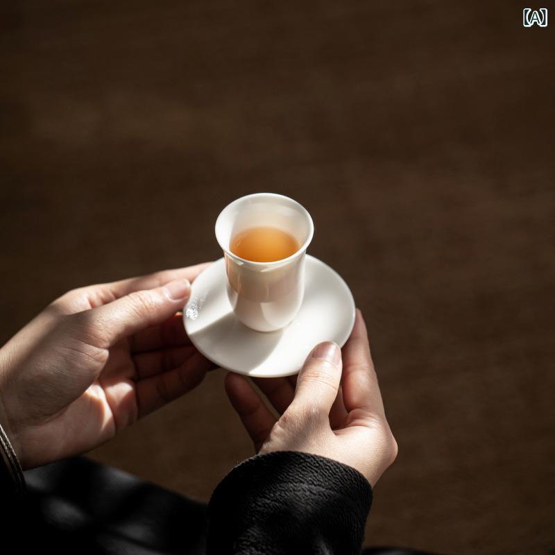 200個セット・素材: 陶磁器・カラー: 猪油白・スタイル: 中華風・デザインテイスト: シンプル・容量: 40ml・おすすめの用途: 誕生日、出産祝い、旅行記念、卒業、引っ越し祝い、パーティー・贈る相手: 後輩、カップル、夫婦、同僚、友人...