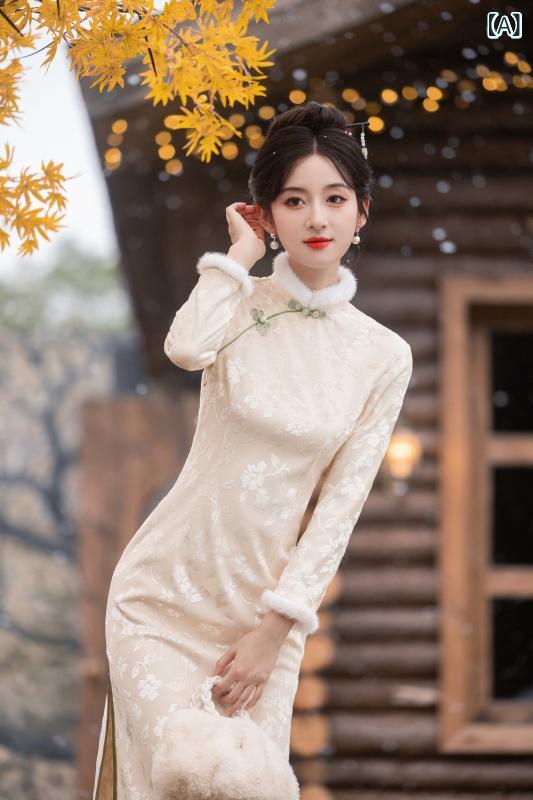 ・カテゴリ: 旗袍・スタイル: 中国風・スタイルタイプ: 文艺レトロ・主な素材: 提花・丈: ロング・襟型: 立襟斜め・袖丈: 長袖・スリット: ハイスリット・装飾: 毛領・カラー展開: 杏色植绒加绒・サイズ展開: S、M、L、XL、XXL...