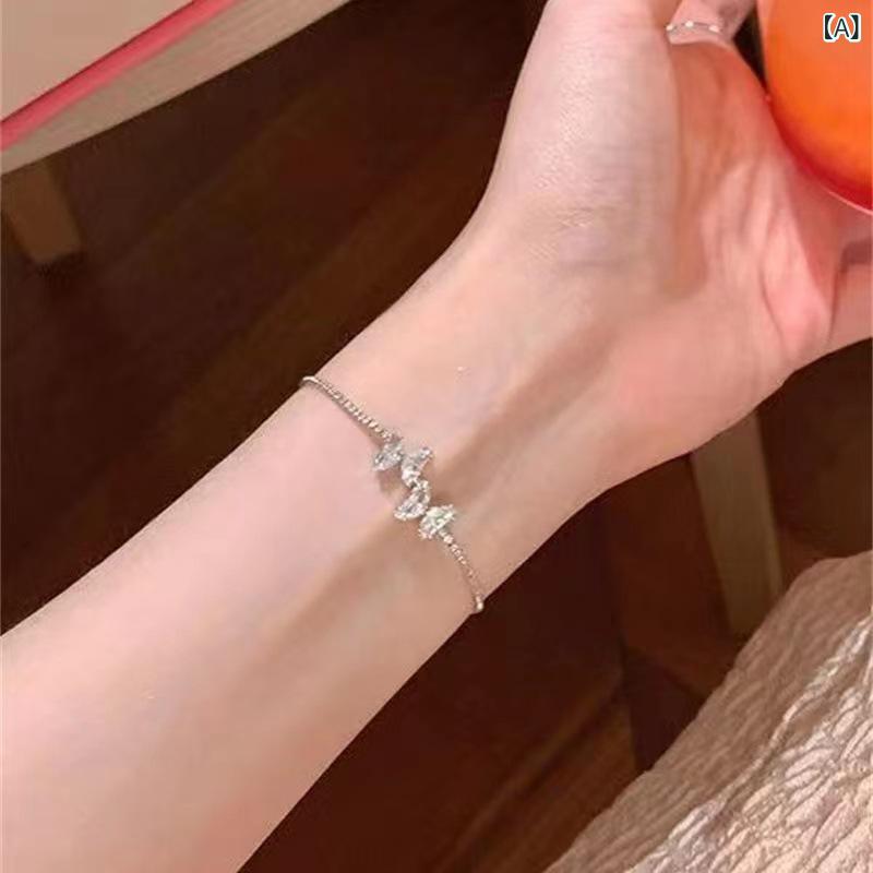 ・カテゴリ: ブレスレット・対象: 女性・スタイル: 軽奢風・スタイル分類: ファッション通勤・主な素材: 銅・仕上げ: メッキ・形状: 星形・モチーフ: 月、星