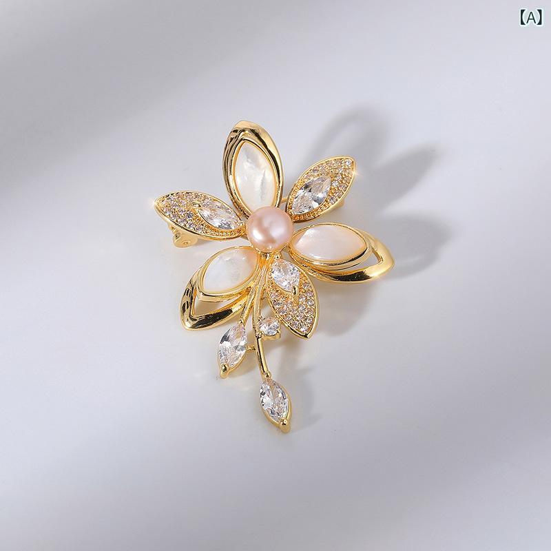 ・カテゴリ: ブローチ・素材: 銅・スタイル: ファッション通勤・: 花卉・モチーフ: 山茶花・機能: 装飾・カラー展開: 金肉粉淡水珍珠、銀白淡水珍珠