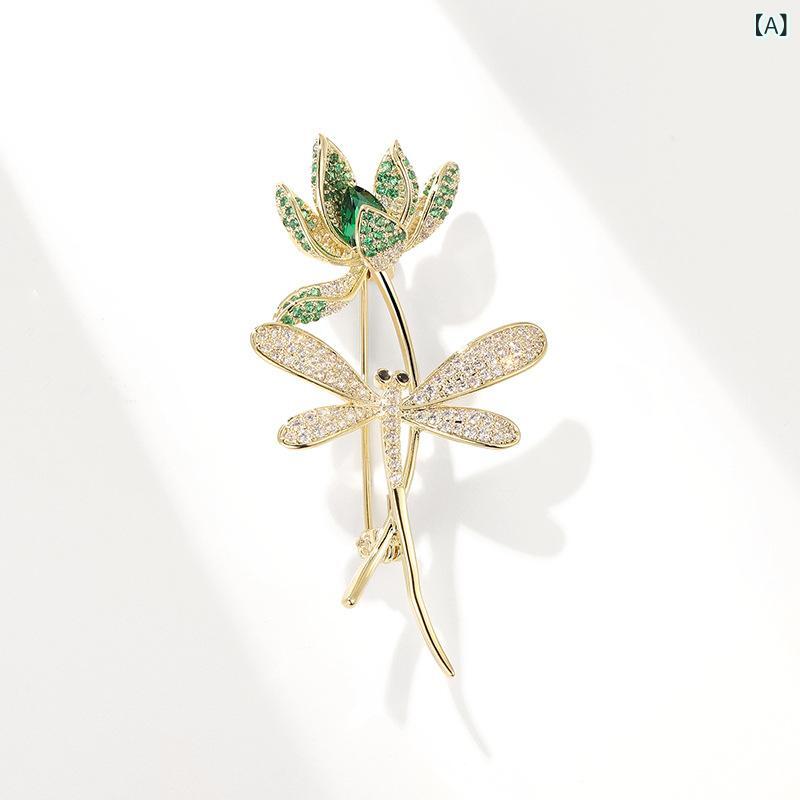 ・種類: ブローチ・素材: 銅・対象: 女性・: 花卉・加工: 電鍍・機能: 装飾・スタイル: エレガント・カラー: 金緑蜻蜓荷花・モチーフ: 植物花卉