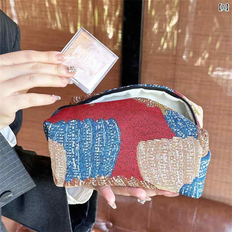 ・使用シーン: 普段使い・スタイル: ユニセックス・主な素材: ポリエステル・柄: アルファベット・: コントラストカラー・裏地素材: キャンバス・カラー展開: パンプキンランプ赤底クッション、パンプキンランプ青底クッション、黒底小松クッシ...
