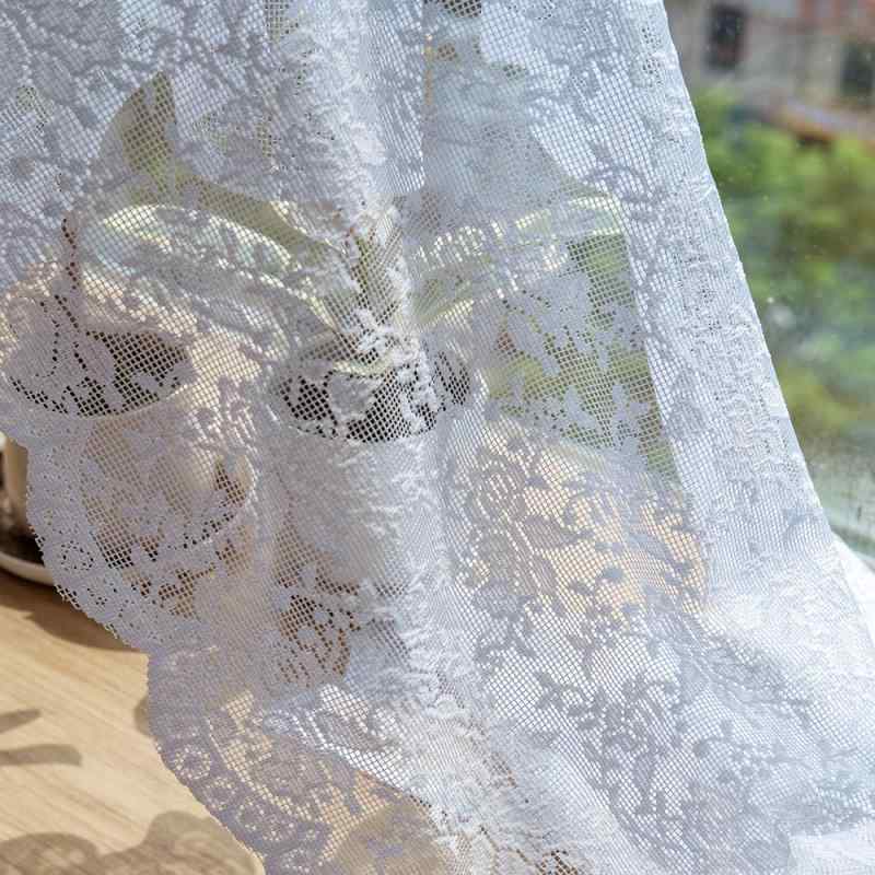 ・カテゴリ: テーブルランナー・スタイル: 爽やか・主な素材: ポリエステル・柄: 花、草、葉・カラー展開: ホワイト・サイズ: 1m幅43cm