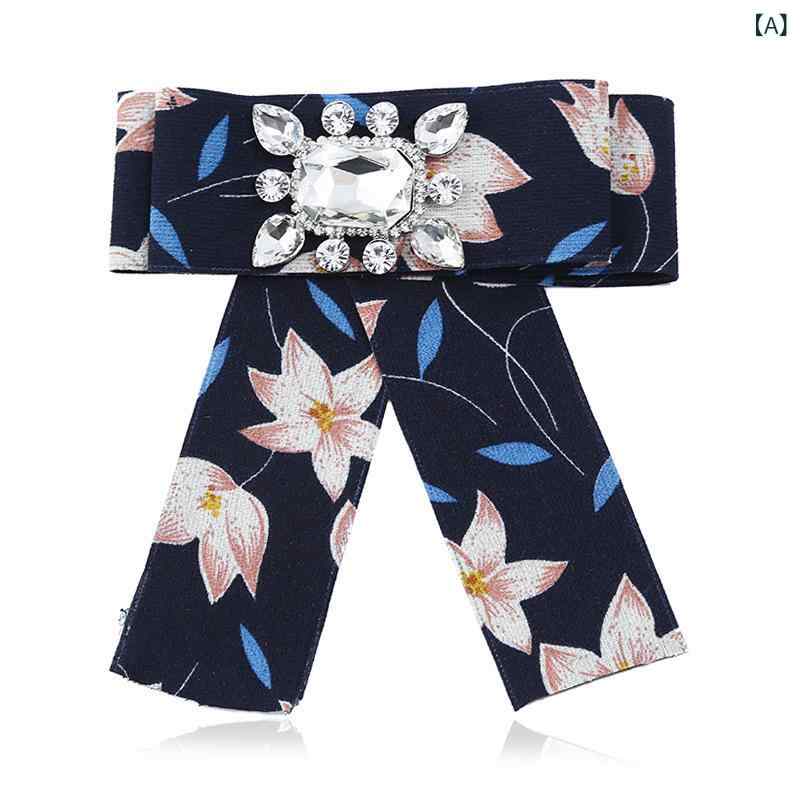 ・カテゴリ: ブローチ・スタイル: 女性用・形状: 幾何型・主な素材: 布地・装飾素材: ゴールドメッキのフェイク宝石/半宝石・カラー展開: 青、白、赤、茶