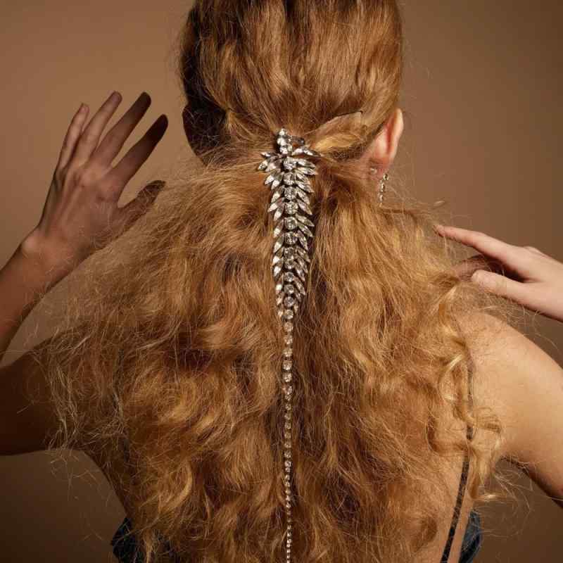 ・カテゴリ: ヘアアクセサリー・スタイル: 女性用・素材: ラインストーン・加工方法: メッキ・タイプ: ポニーテールクリップ・カラー展開: シルバー、金・要素: ライン、ジオメトリック・スタイル分類: ファッション通勤