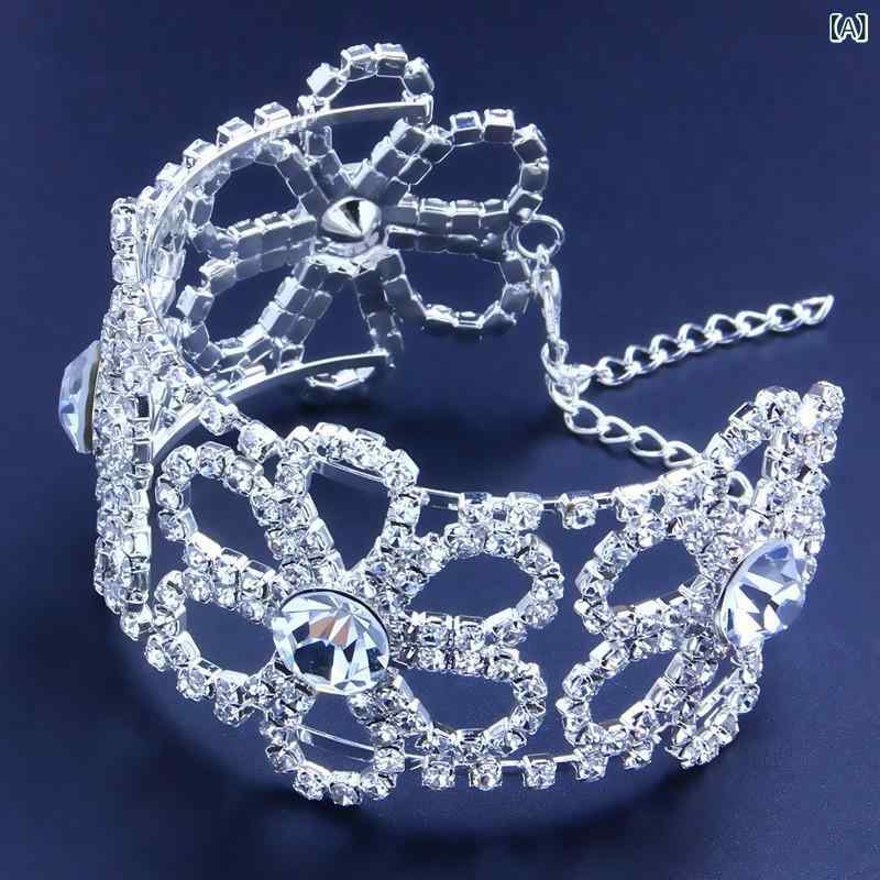 ・カテゴリ: 手飾り・素材: ラインストーン・加工: メッキ・スタイル: 女性用・形状: 花モチーフ・カラー展開: シルバー、金・: ・流行要素: 幾何学模様