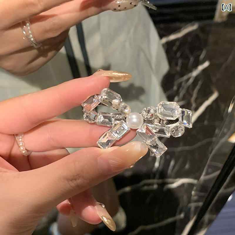 ・カテゴリ: ヘアアクセサリー・スタイル: 日韓・サブスタイル: スイート・: 蝶結び・素材: ラインストーン・加工方法: ・タイプ: 前髪クリップ・カラー: ジルコン・仕様: 単品
