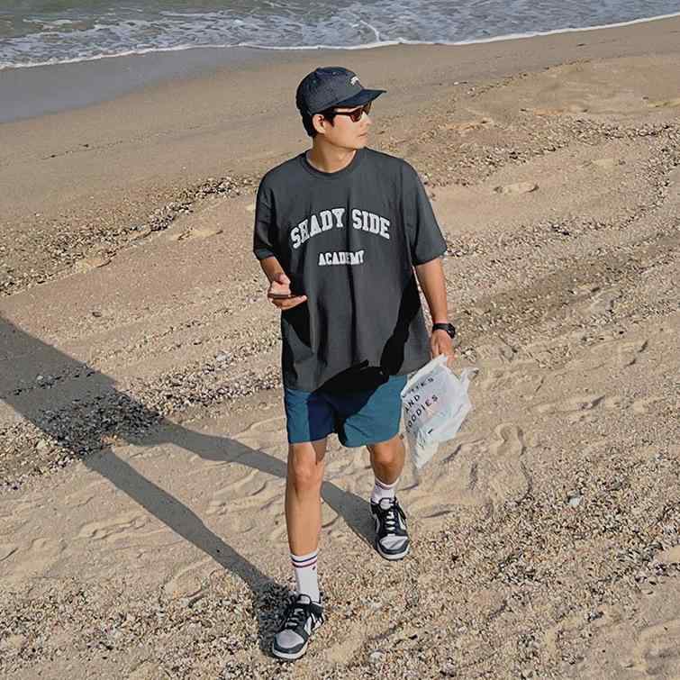 ・カテゴリ: Tシャツ・スタイル: カジュアル・主な素材: 綿・ネックライン: クルーネック・袖丈: 五分袖・袖タイプ: ドロップショルダー・柄: 文字プリント・フィット: ルーズ・厚さ: 普通・生地厚: 約180～250g・機能: 通気性...