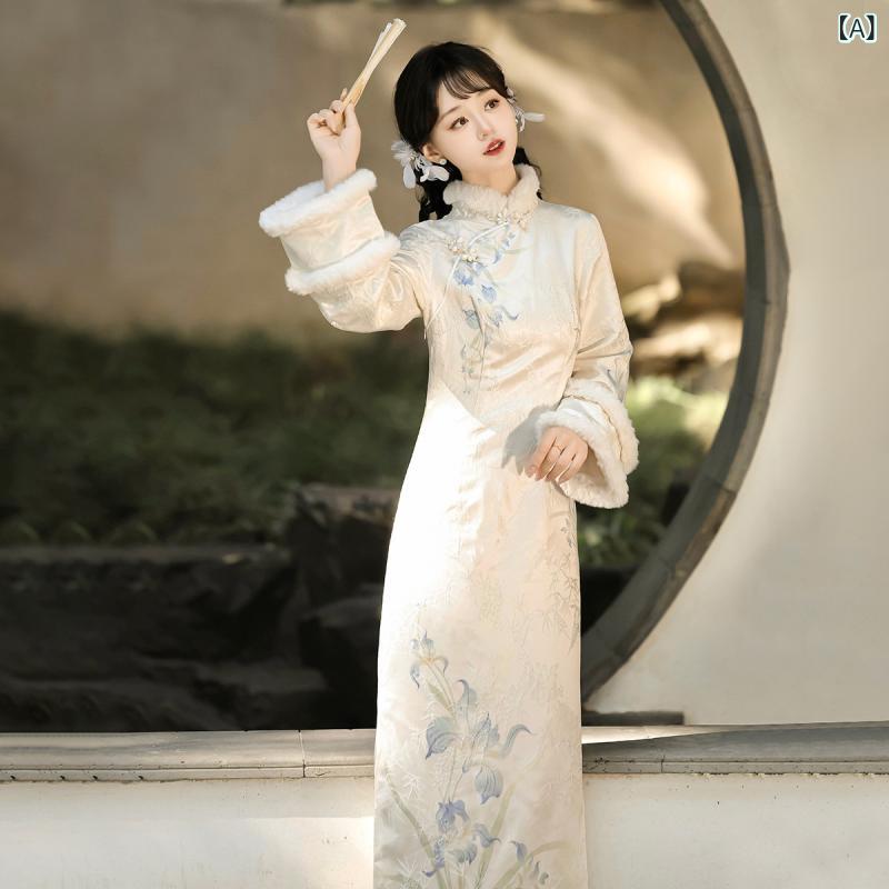 ・主な素材: ポリエステル95%以上・スタイル: 中国風・丈: ロング・ネックライン: 半高領・袖丈: 長袖・スリット: ミドル・対象性別: 女性・対象年齢: 成人・サイズ展開: S、M、L