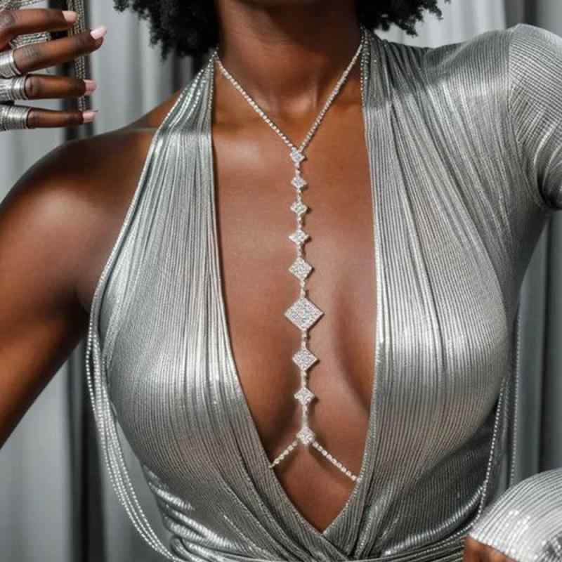 ・カテゴリ: 胸チェーン・対象: 女性・主な素材: 合金、白水晶・装飾素材: ラインストーン、人工宝石・スタイル: 欧米・形状: 幾何型・カラー展開: 金色、銀色・加工: 電鍍