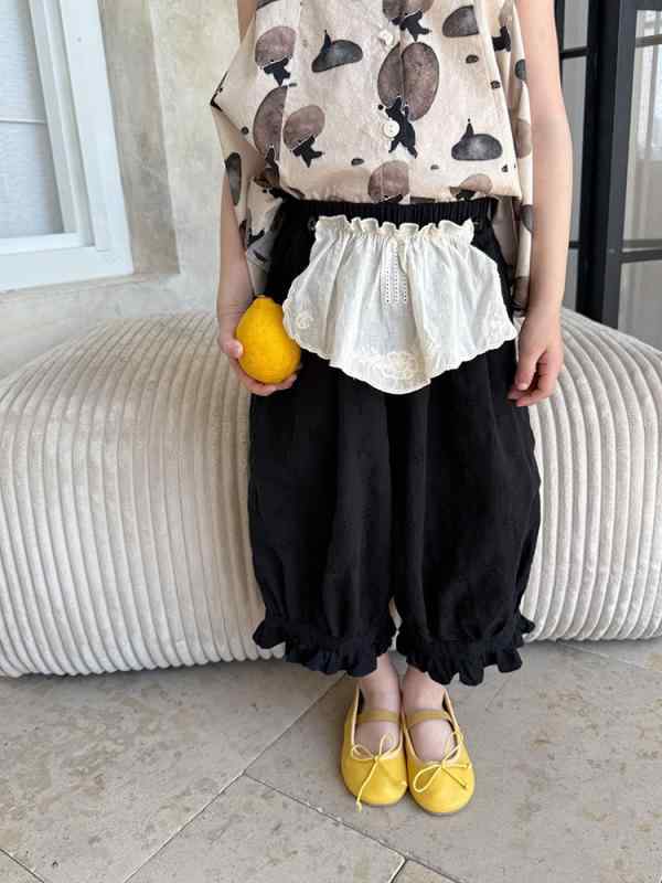 ・カテゴリ: キッズパンツ・スタイル: 韓国・主な素材: 綿60%・丈長: 9分丈・タイプ: ルーズパンツ・柄: 無地・装飾: レース・ウエスト: ハイウエスト・ウエストタイプ: ゴム・カラー展開: オフホワイト、ブラック・サイズ展開: 9...