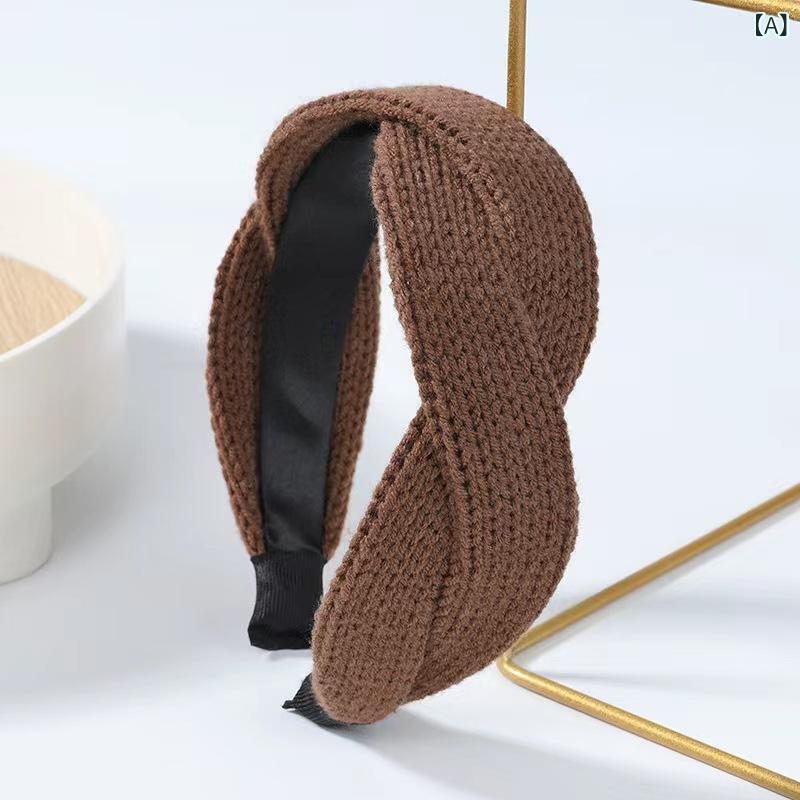 ・主な素材: 毛糸・加工: ハンドメイド・カラー展開: コーヒーブラウン、グリーン、レッド、オフホワイト、ワインレッド、ブラック・要素: 金箍棒、中国結び・スタイル: インフルエンサースタイル・スタイルカテゴリ: 個性派トレンド・カテゴリ:...