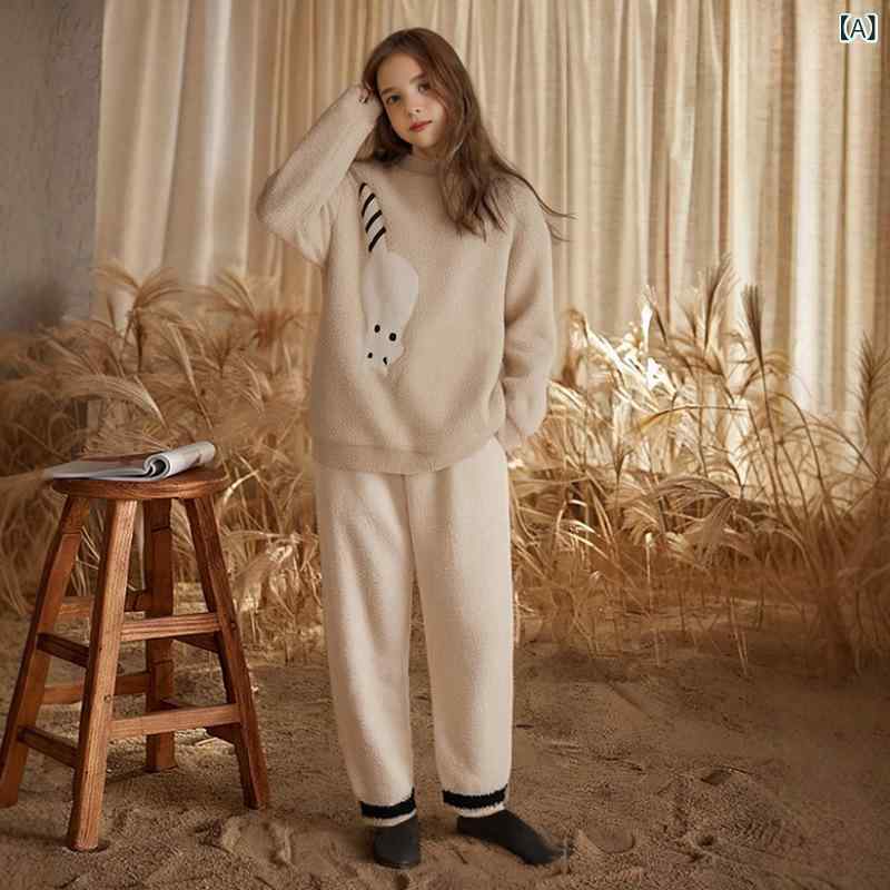 ・カテゴリ: キッズルームウェア・対象性別: 女の子・対象年齢: 8歳以上（140cm以上）・スタイル: スウィート・主な素材: ポリエステル・厚さ: 厚手・柄: 動物、無地、キャラクター・加工方法: プリント・デザイン: セットアップ・機...
