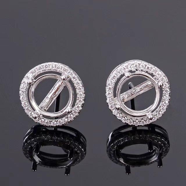 ・カテゴリ: 耳飾り・素材: 925銀・カラー展開: 白銀、ローズシルバー・サイズ展開: 3×3mm、4×4mm、5×5mm、6×6mm、7×7mm、8×8mm、9×9mm