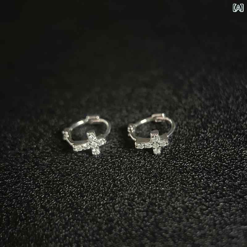 ・素材: 合金・処理プロセス: 電気メッキ・デザイン: 十字架・カラー展開: 十字架イヤーカフ（両耳用）・トレンド要素: 十字架・スタイル: ファッション・通勤・カテゴリ: 耳飾り・対象性別: レディース