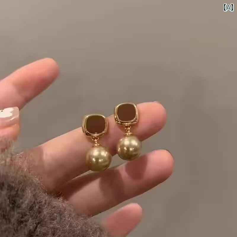 ・カテゴリ: 耳飾り・主な素材: 合金（14kメッキ）・スタイル: 清新フェミニン・デザイン: 幾何学型・装飾: 貝パール・カラー展開: ダークブラウン（ピアス）・対象: 男女兼用