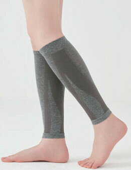 　 備長炭テーピングサポーター ●色／グレー ●ふくらはぎの裏は通気性の良いメッシュ編みで、ムレにくく快適です。 ●歩行を支えるテーピングでふくらはぎの筋肉をサポート ●遠赤外線を放射するといわれる備長炭を練り込んだ繊維を使用しています。 ...