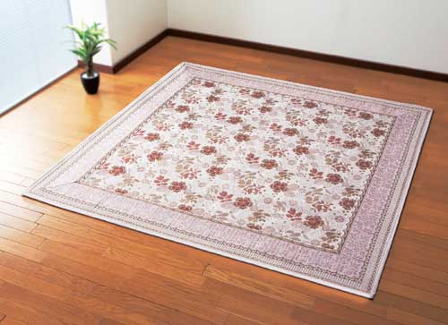 　 サラッとした肌触りで素足でも気持ちが良い。 ●秋冬はホットカーペットカバーとして、春夏はラグとして一年中お使いいただけます。 ●丸洗いできて、いつも清潔。 ●これ1つでお部屋が華やかに。 ●ホットカーペットカバーとしても使用できます。 ...