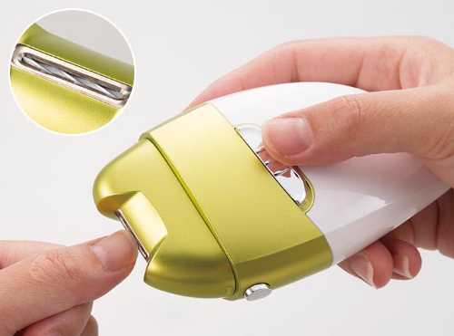 爪に押しあてるだけ！切らない電動爪削り！爪切りを使うのが難しい・怖い方も安心です。 ●手や足の爪に押しあてるだけで爪を削ってくれます。又、爪磨き、角質落としにも使えます。 ●「切る」のではなく「削る」から、仕上がりがキレイ！ ●足の爪にも ...