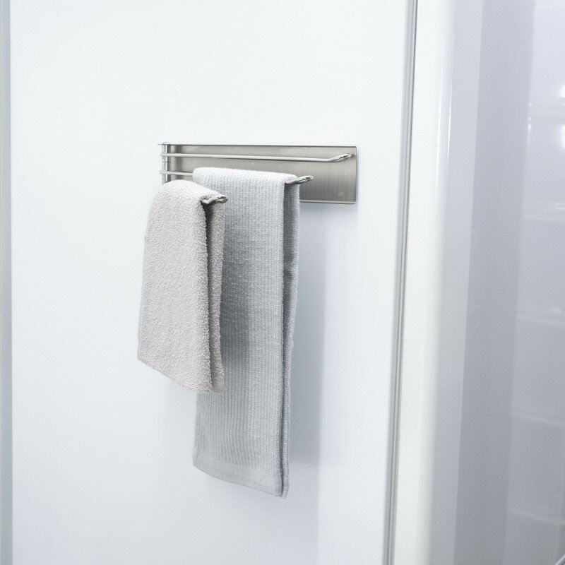 ●　ここがポイント　● 〇「使いたい時だけ」広がる省スペース設計 ・3本のバーが可動式で、使わない時は壁面に沿ってフラットに畳めるため、調理の邪魔にならない。 〇工具不要の簡単設置 ・冷蔵庫やキッチンのパネル（磁石がつく面）に本体裏のマグネ...