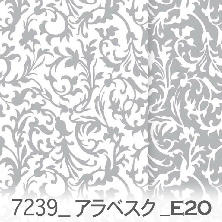 7239-e20_アラベスク 唐草模様_ライトグレー生地 アラベスク唐草模様は、美しい曲線や巻きひげ状のデザイン要素が繰り返された装飾的なパターンです。この模様は中東やイスラム文化で広く用いられており、建築物や美術品、テキスタイルなどさまざ...