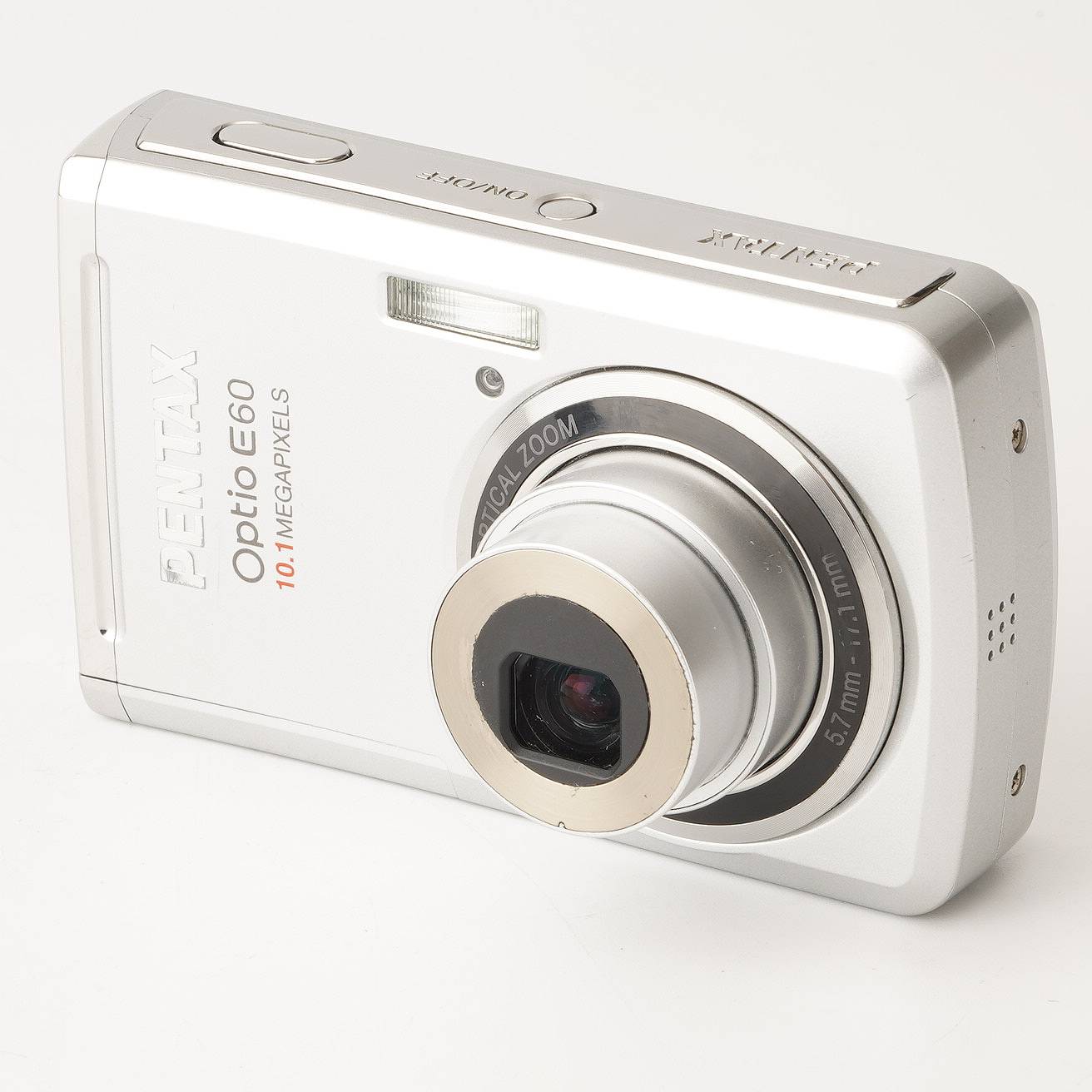 【外観】 外観は写真にて確認してください。 液晶は綺麗です。 【動作】 各機能動作します。 撮影・再生ができることを確認しました。 フラッシュは正常に動作します。 オートフォーカスは正常に動作します。 ズームは正常に動作します。 【光学】 ...