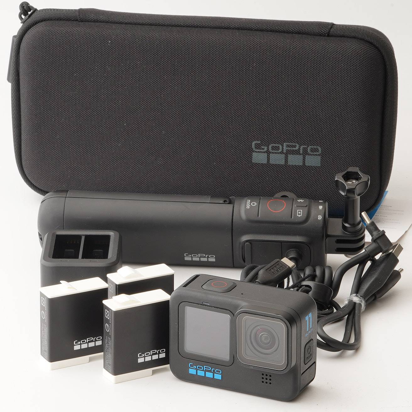 【外観】 液晶は綺麗です。 【動作】 各機能動作します。 電源入ります。 動画の撮影および再生できること確認しました。 オートフォーカスは正常に動作します。 【光学】 撮影に影響する不具合がありません。 レンズにカビ、クモリ、キズはありませ...