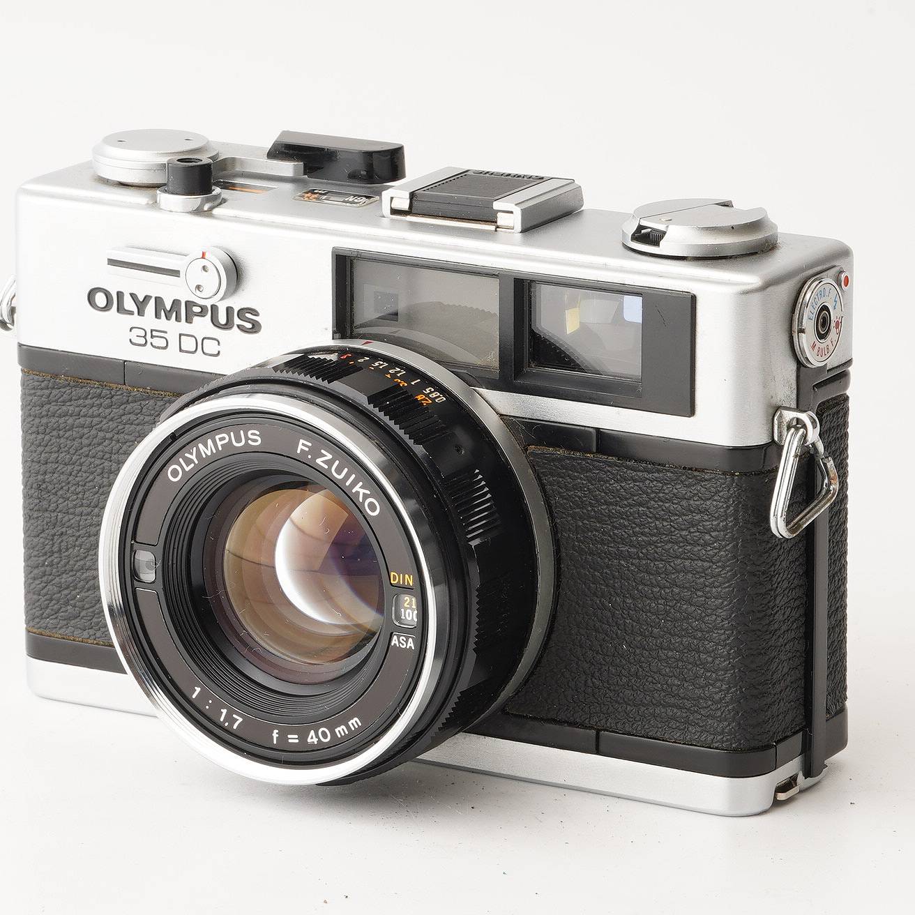 【外観】 外観は写真にて確認してください。 【動作】 シャッターが動作すること確認しました。 二重像は正常に動作、重なります。 フィルム巻上げ問題ありません。 露出計の動作確認しました。 セルフタイマーの動作確認しました。 フォーカスは正常...