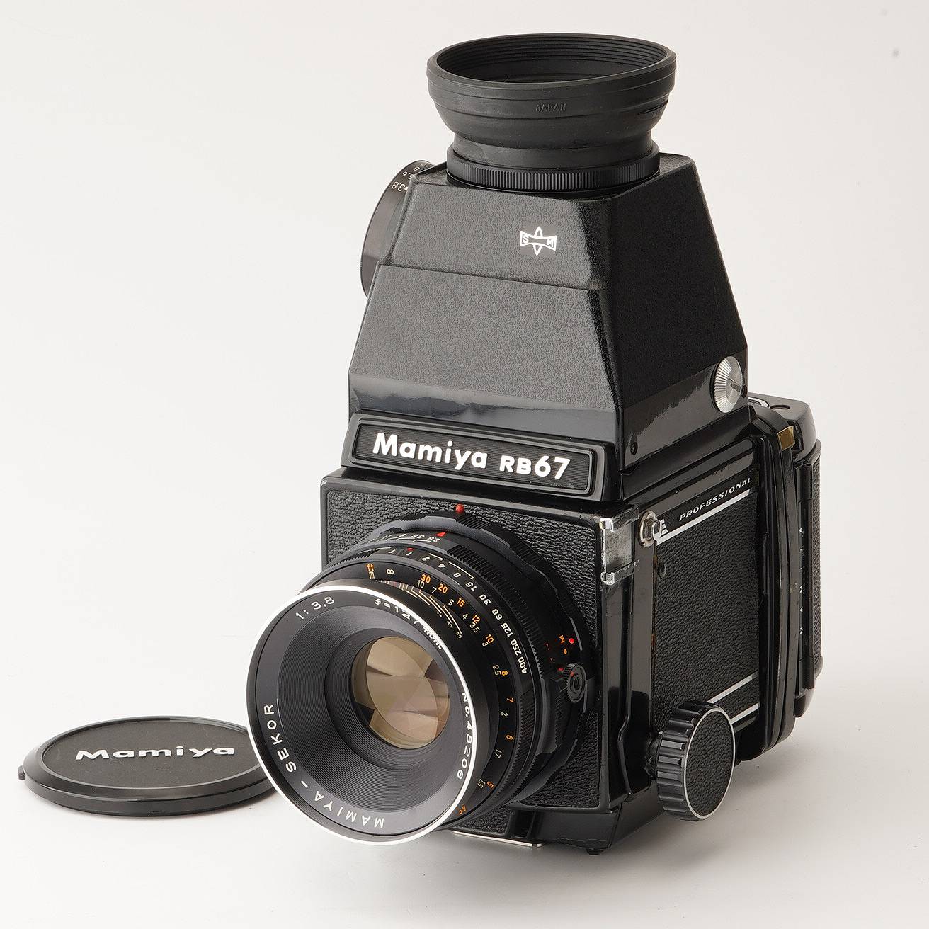 【外観】 外観は写真にて確認してください。 蛇腹に穴はありません。 【動作】 シャッターが動作すること確認しました。 フィルム巻上げ問題ありません。 フォーカスは正常に動作します。 絞り羽根は綺麗で正常に動作します。 ファインダー露出計の動...