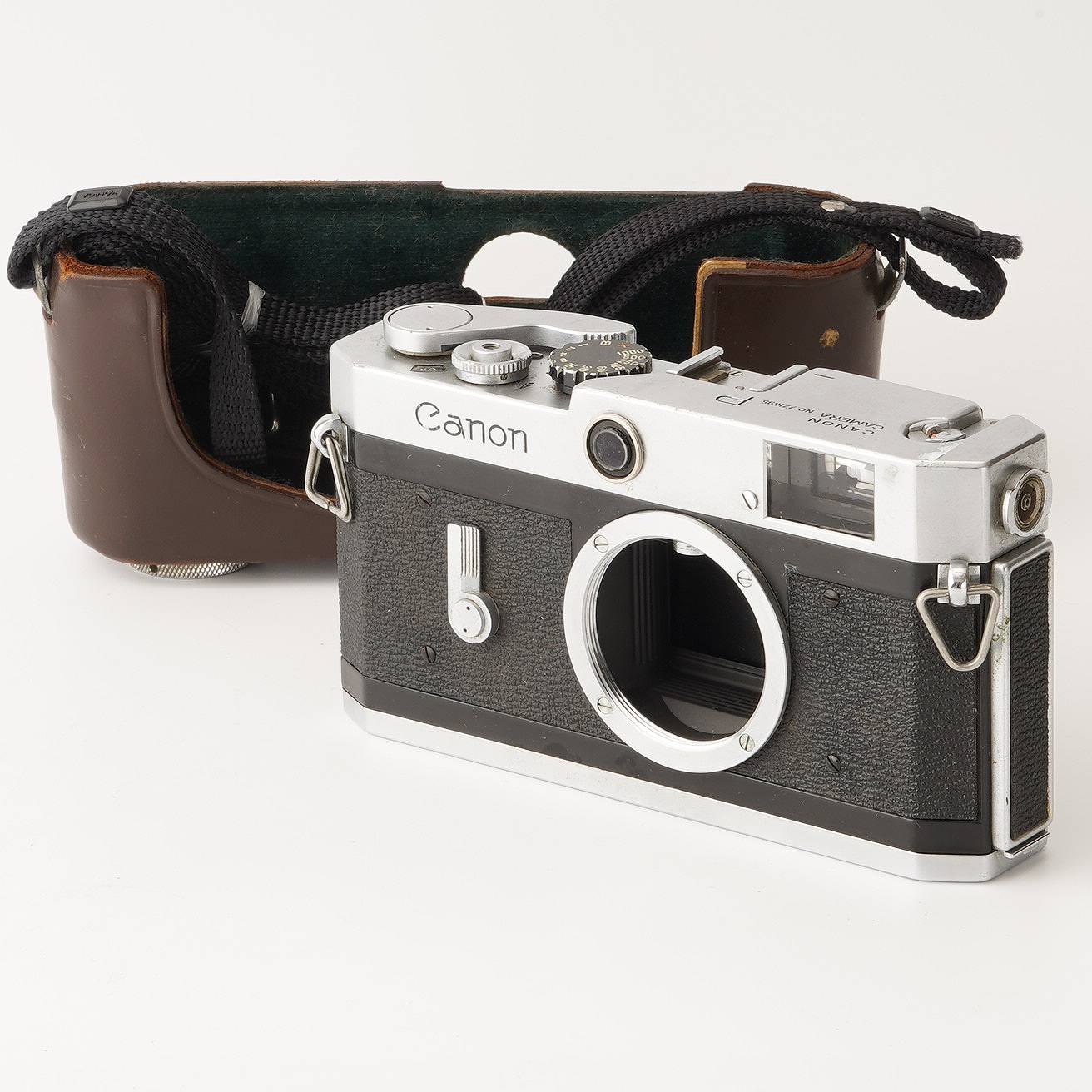 【外観】 外観は写真にて確認してください。 【動作】 各機能動作します。 シャッタースピード全速正常に動作します。 二重像は正常に動作、重なります。 フィルム巻上げ問題ありません。 【光学】 ファインダーは綺麗です。 【付属品】 写真に写っ...