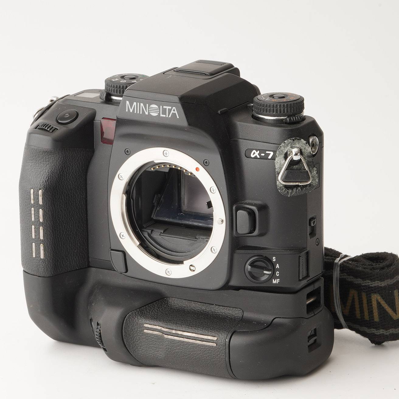 【外観】 外観は写真にて確認してください。 液晶は綺麗です。 【動作】 各機能動作します。 シャッタースピード全速正常に動作します。 フィルム巻上げ問題ありません。 露出計の動作確認しました。 セルフタイマーの動作確認しました。 フラッシュ...