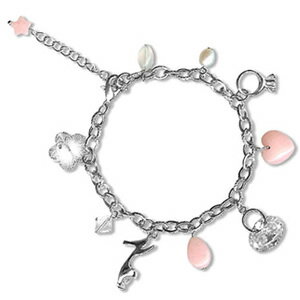 ピンキーチャーム ブレスレット ハートにスターにカワイイ指輪！女の子が大好きなものがいっぱい詰まったキュートなブレスレットです。 ハンドメイド商品のため、形状や色に違いがある場合がございます。予めご了承下さい。 材質　：brass、tin、...