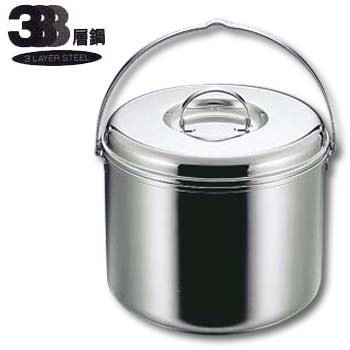 仕様／規格●サイズ（約）：外径235×高さ200mm（本体のみ）●容量（約）：6．9L●材質：本体：ステンレス鋼（クロム18％・ニッケル10％）・鉄、つる・ふた：18－8ステンレス鋼メーカー品番M-8604商品説明理想的に熱を伝える軟鉄を、...