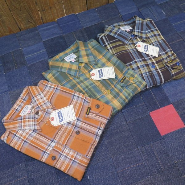 【フェローズ】 ガチャポケ フランネル チェックシャツ MADE IN JAPAN 25W-750WS-C 1930年代のヴィンテージワークシャツに見られる左右非対称のポケット。 ガチャポケ・クラシックボタン・裾マチ付き・ユニオンチケットな...