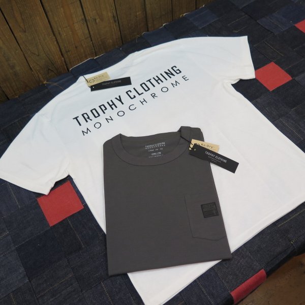 【TROPHY CLOTHING TR24SS-212】 トロフィークロージング モノクロームLEVEL1 バックロゴ ポケTシャツ MADE IN JAPAN "MONOCHROME" Logo RD Pocket Tee 回収されたペッ...