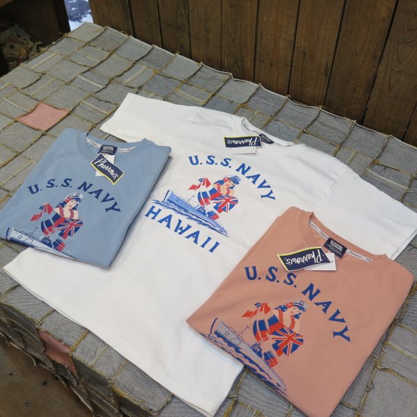 【Pherrow's 25S-PT8】 フェローズ U.S.S. NAVY HAWAII プリントTシャツ ボディはビンテージ同様の継ぎ目の無い丸胴タイプです。 素材　：コットン100% 配色　：ホワイト・シタン・ダークサックス 展開　：M...