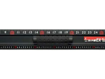 ●特長 ・カッター面に刃が食い込まないよう、ステンレス細板を両側に貼り付けてあります。 ・しっかり固定できるスベリ止ゴムを採用しました。 ・尺相当目盛、cm目盛のどちらかの目盛が本体の上段にあった場合、その目盛の基点が左側端面になる仕様のW...