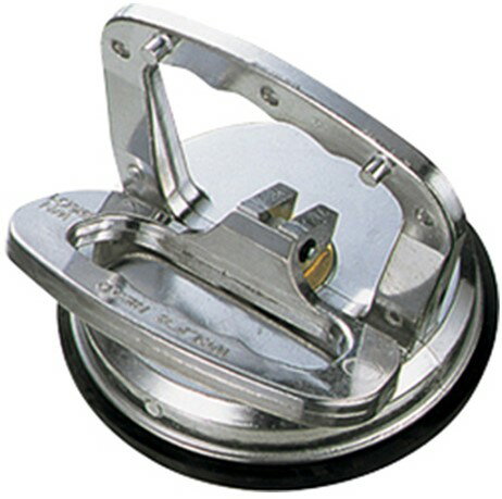 ■特長 ●持つ所が無い、運搬しにくい、持ち上げにくい ものの運搬に便利です。 (表示の吸着力は鏡面で 使用した場合の数値です。) ■仕様 ●本体サイズ 123×123×104mm ●製品質量 472g ●吸着力 25kg ●材質 本体：アル...