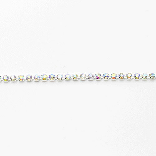 【品番・カラー】オーロラ 2mmストーンやパールを埋め込んだチェーンです。中央に配置したり、爪の周りを囲うように配置したり、お好みの長さにカットしてお使い下さい。金属部分がゴールドのタイプとシルバーのタイプがございます。【内容量・備考】長さ...