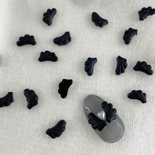 ブラック 20P小さいサイズの羽パーツです。置くだけで流行のアートが完成します。右×10P 左×10P の合計20Pです。右×10P 左×10P縦約7mm×横約4mm×厚み約2mm【メール便OK】※この商品はメーカー取り寄せ商品になります。...