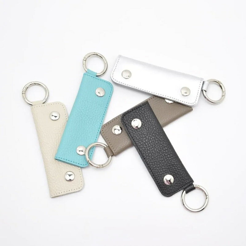 バッグチャームにしたい♪ 鍵＆小銭入れ ハイブランドじゃなくていいから、大人の使用に堪える本物のレザーで、デザインがよくて、お値段も高過ぎず…というバッグを、かれこれ30年ほど探してきましたが、やっと見つけました！ しかも、革にしては軽い（...