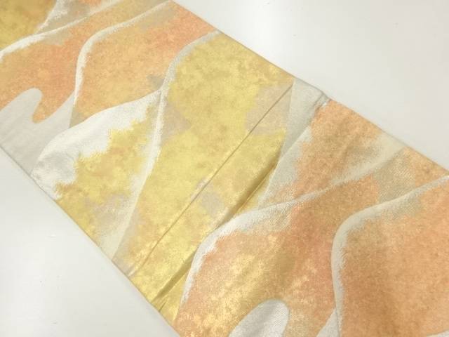 ＜帯サイズ＞（単位：cm） 長さ 414 幅 31 状態 非常によい 素材 正絹 色目 金・銀・朱 【商品説明】 スレがあります。 状態は大変良いです。 材料としては十分お使い頂けます。 材料用の出品となりますので、薄アク、糊アク、薄やけ、...