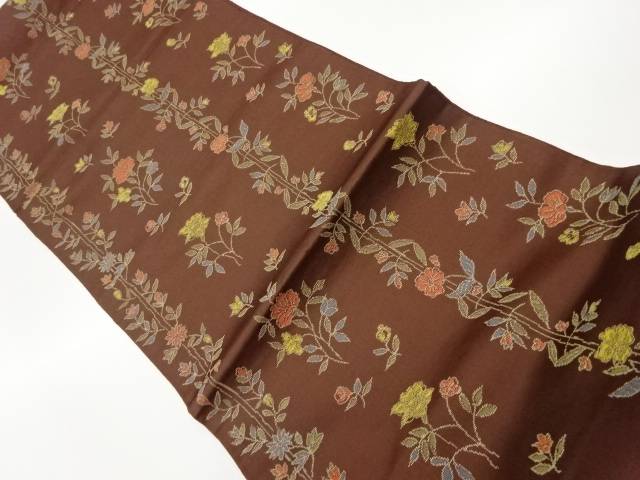 ＜帯サイズ＞（単位：cm） 長さ 364 幅 30 時代 現代(1989 - ) 状態 非常によい 素材 正絹 色目 茶 【商品説明】 帯幅部分の折れ山線に薄くすみが有ります。 垂れ先の裏面に数点の薄くすみが有ります。 状態は大変良いです。...