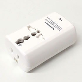 1つで最大3つの電気製品を使用できる便利な変換プラグ。（ACコンセント×2口とUSB口×1ポート） 海外のA/C/O/SE/BFタイプ5種類のコンセントに差してご使用になれます。 差込ACコンセント口はAタイプ&times;1口、A/B/C...